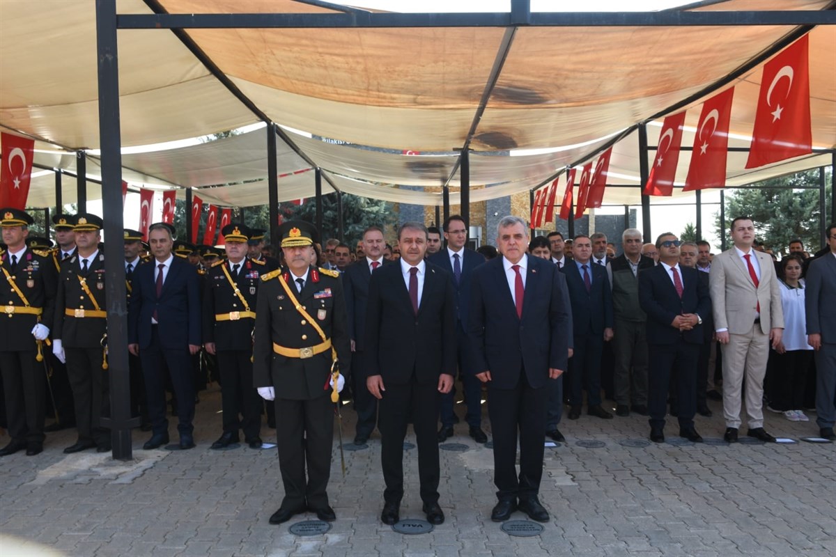 Şanlıurfa Valiliği - CUMHURİYET'İN 100. YIL KUTLAMALARI COŞKUYLA BAŞLADI Şanlıurfa Valiliği - CUMHURİYET'İN 100. YIL KUTLAMALARI COŞKUYLA BAŞLADI